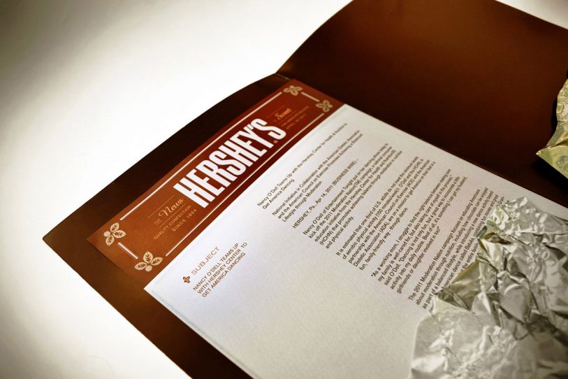 12 Beautiful Pocket Folder Design Ideas & Examples for Inspiration ...