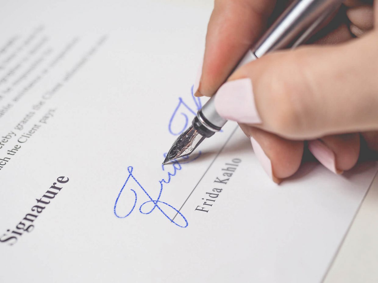 Free Female Artist Signature Mockup PSD - Designbolts