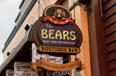 30+ Cool & Creative Outdoor Sign Board Design Ideas - Designbolts